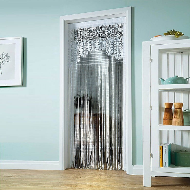 Lace Door Curtain: easy to install – all fittings included.