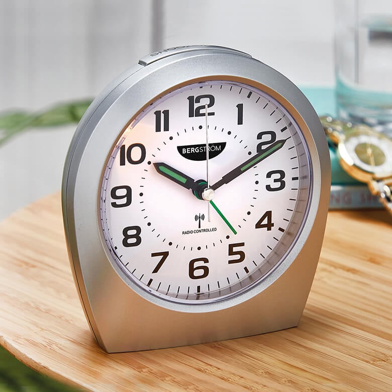 Big Digit RC Alarm Clock: large, easy-read numbers.