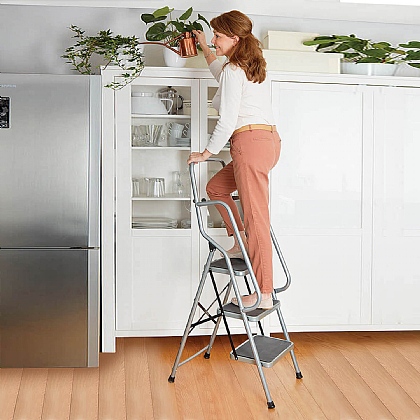 2 Step Safety Ladder: feel safe, secure and stable.